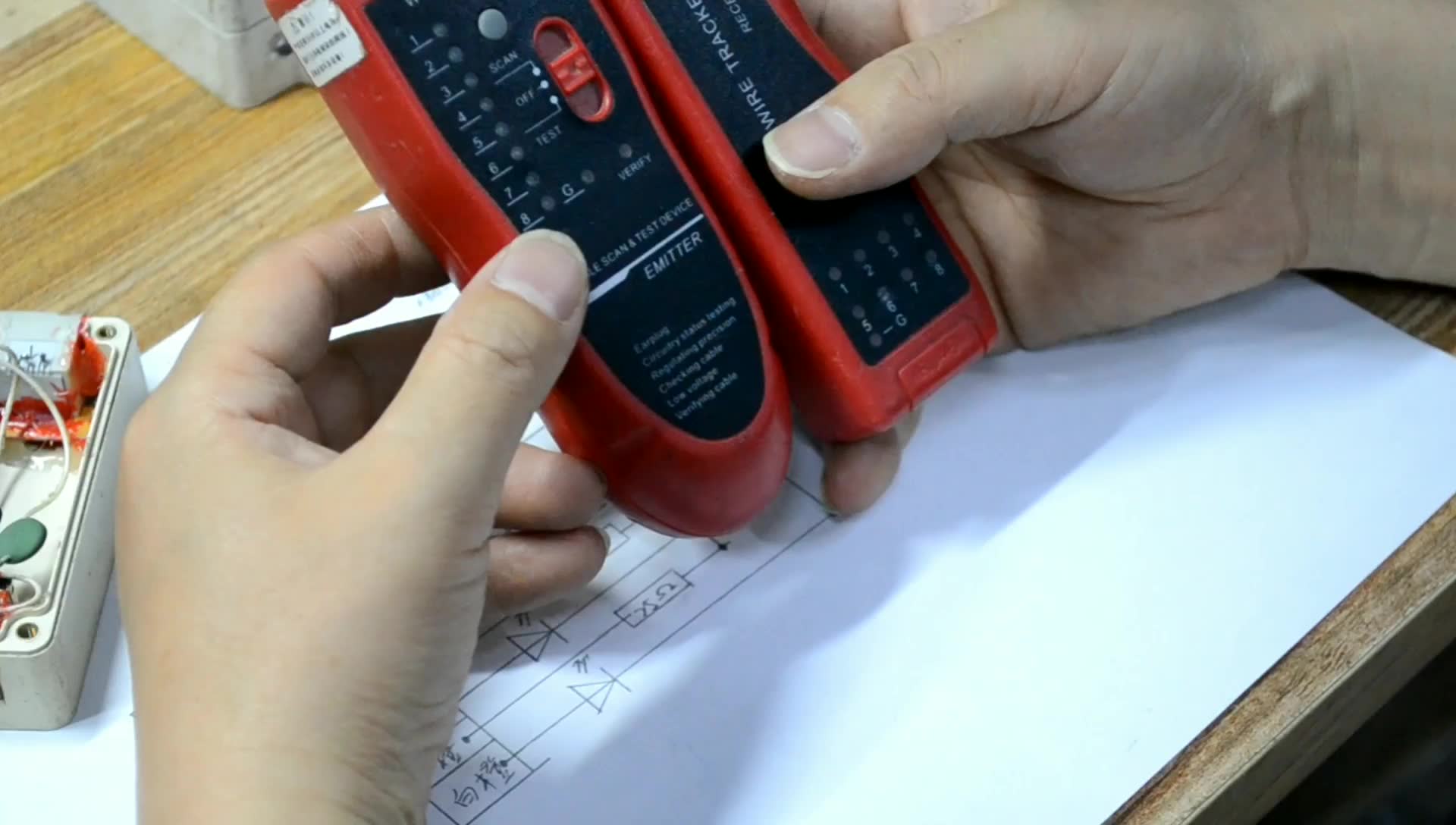 用几个小元件就可以做成一个可以快速测试网线通断的测试仪