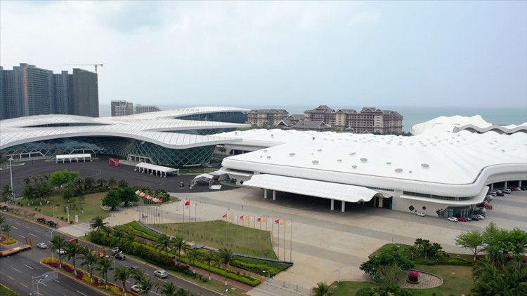 海南:首届消博会参展展品陆续上架 头两批门票已售罄