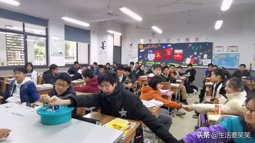 我们高中也做过这个,老师用的是那种长灯管用的镇流器,贼爽