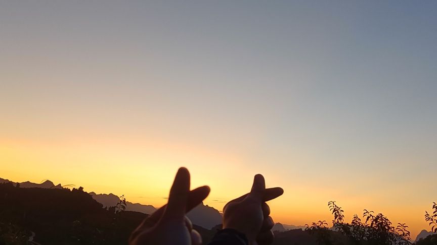 能把我吵醒能把楼道感应灯整亮,这安顺的雨,明天上班得穿桶桶鞋