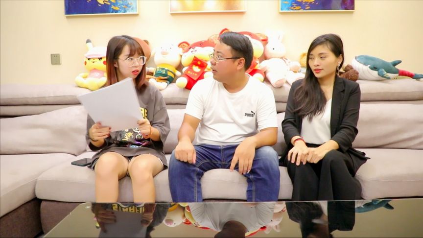 老师家访夸女孩作文得了一等奖,结果女儿刚读一句,老爸就怒了