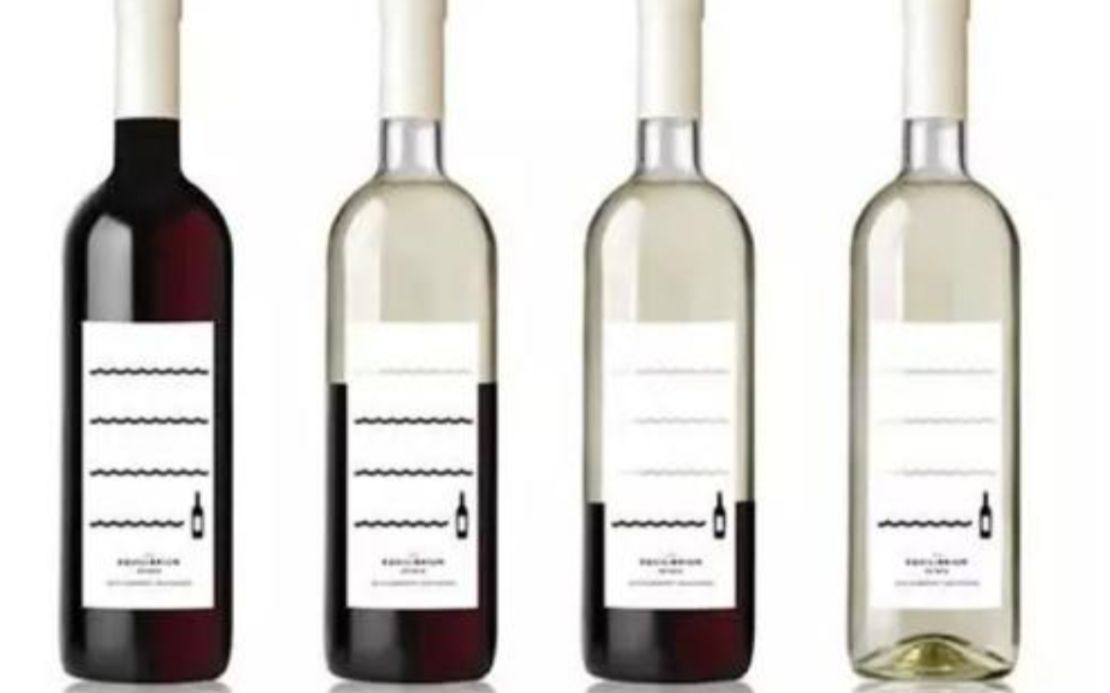 【七喜老师C4D】酒瓶建模以及特效制作