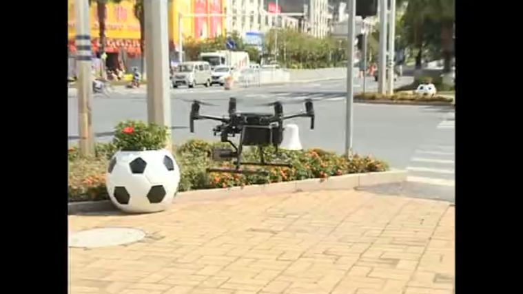 “请把头盔戴起来!”梅州五华交警出动无人机“硬核”巡查喊话