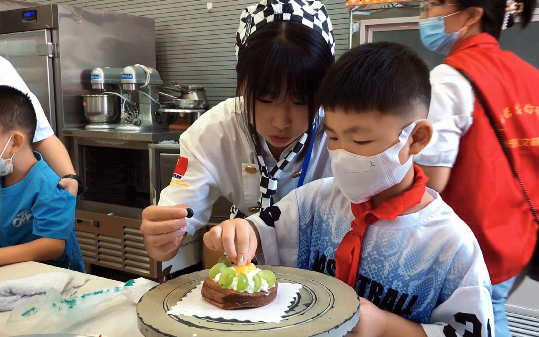 “我爱劳动 我爱烘焙”劳动教育公益主题实践课