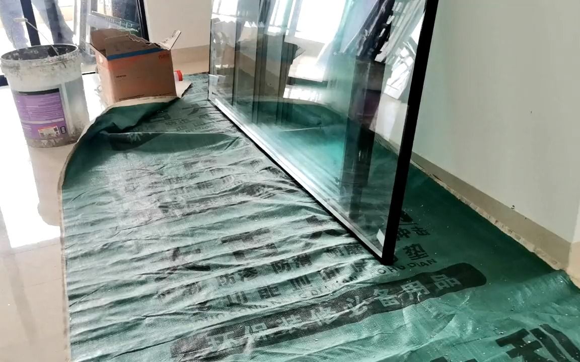 断桥铝现场安装玻璃