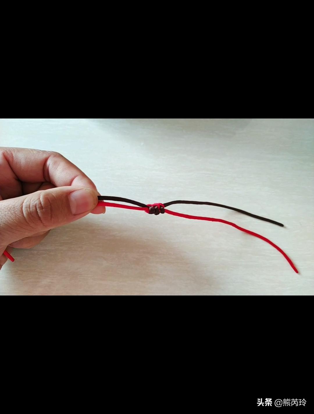 蛇结编织过程,一般用在手链的开头和结尾