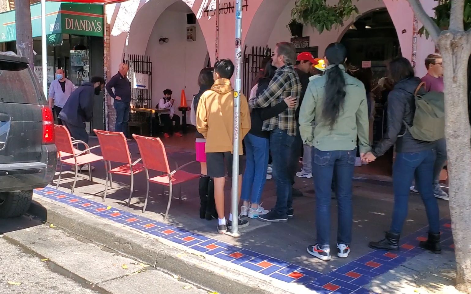 现代网络和通讯技术的发展,已经使很多事情不必非得通过打电话的...