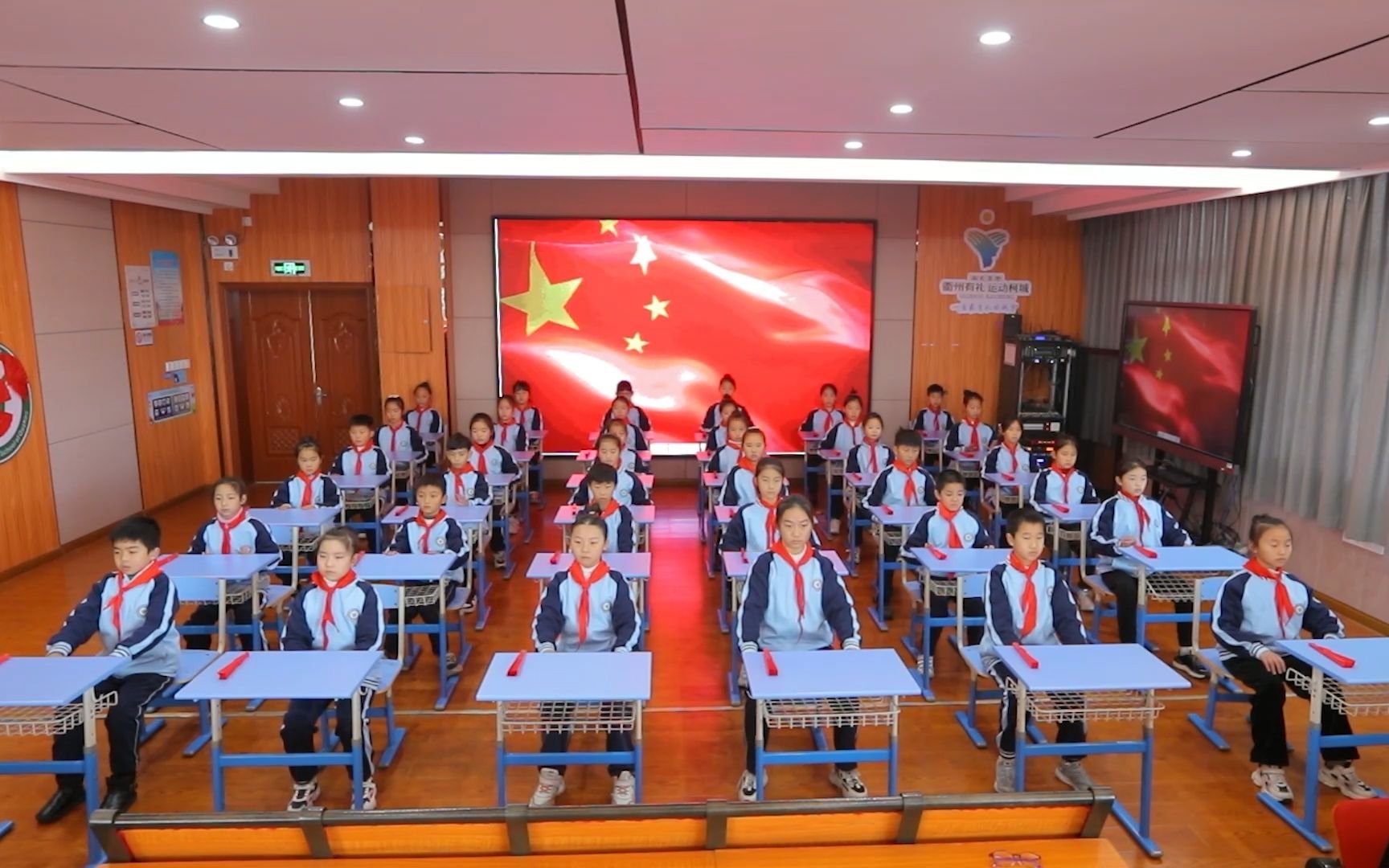 衢州市巨化第一小学课桌舞《中国功夫》