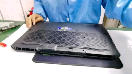 机械革命2022款旷世拆机加装固态硬盘内存