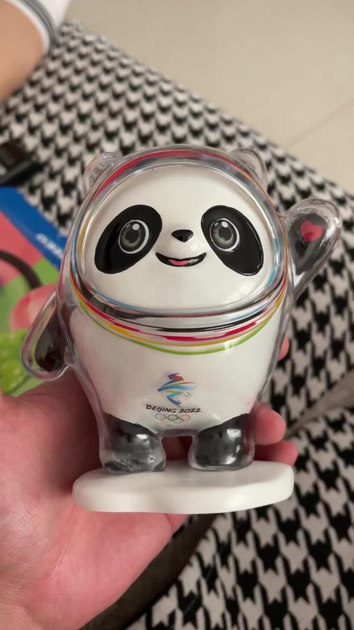 声讨#中国银行#中国银行信用卡中心,不想送可以不送,干嘛送假的#冰墩...