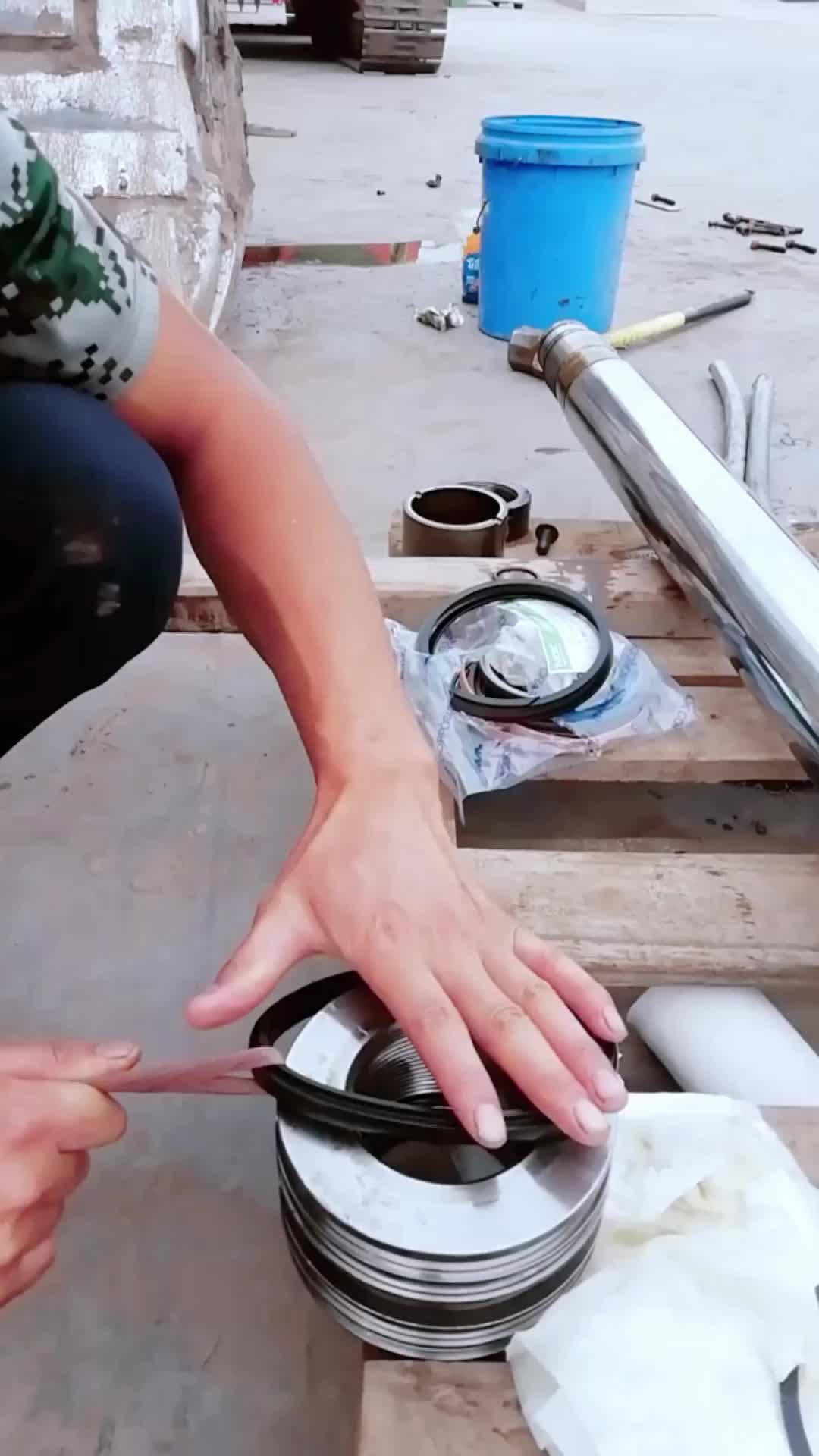 液压油缸缸头油封怎么安装