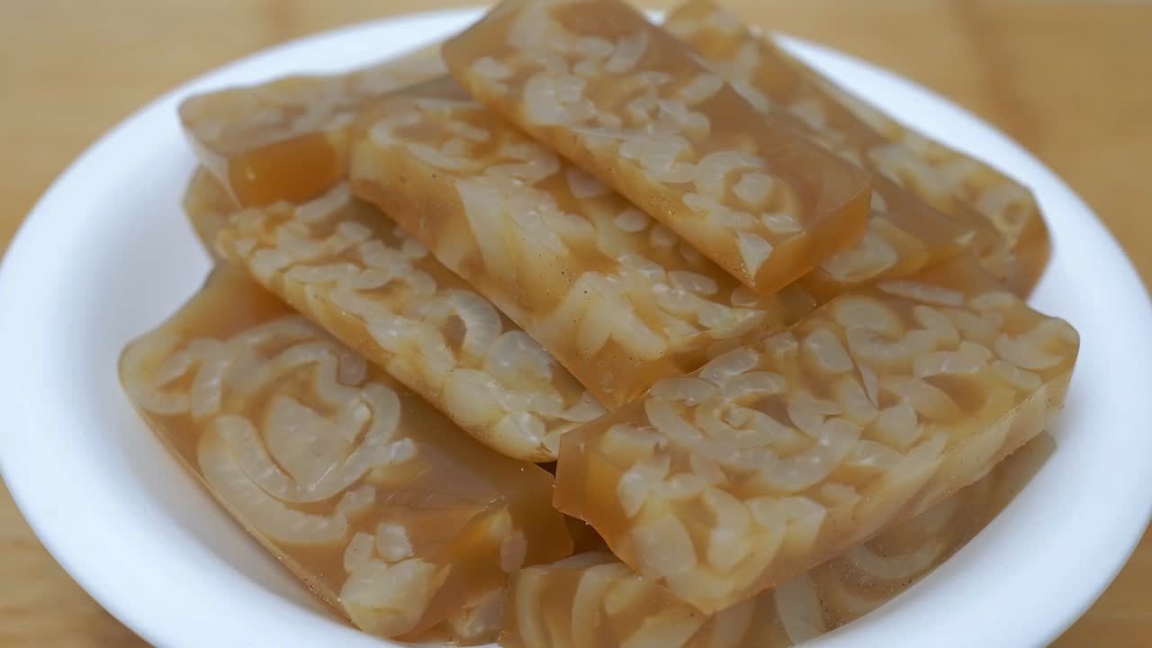 80岁老奶奶教我做猪皮冻的秘诀,千万不要直接下锅就熬,Q弹劲道