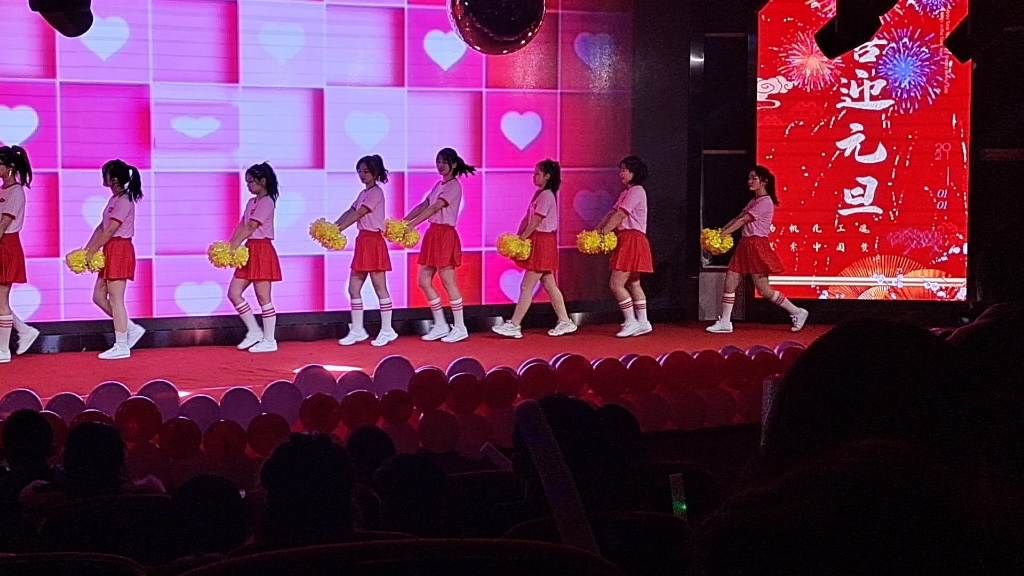 元旦晚会的舞蹈表演