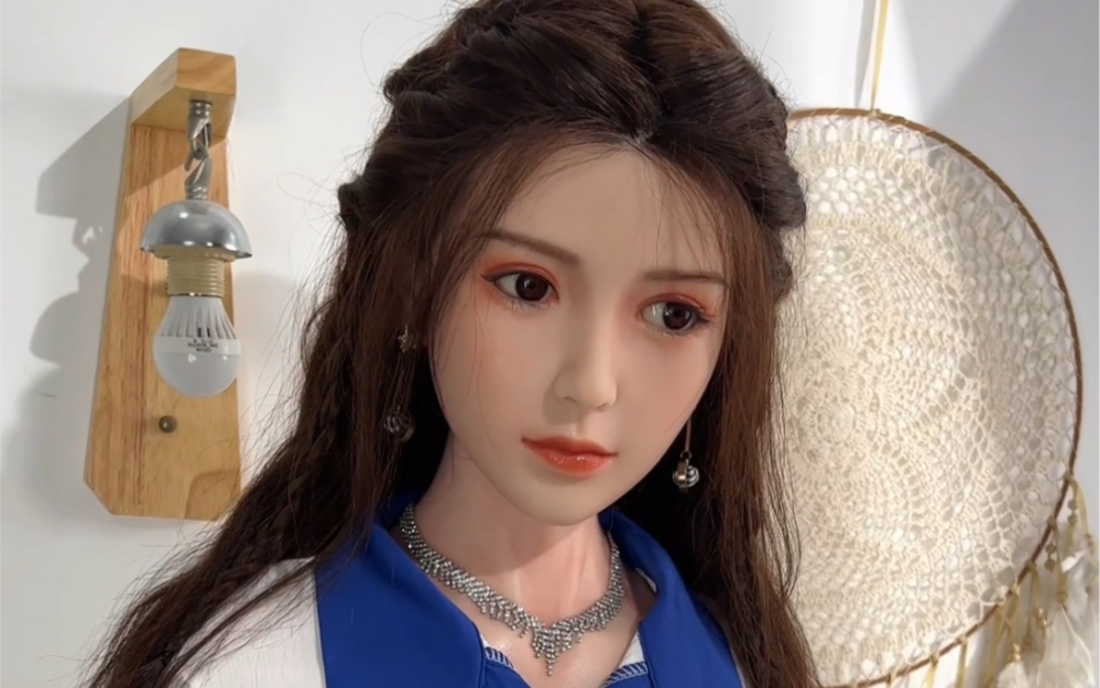 ...出差回来看到一个实体硅胶娃娃的时候,你正在做什么解释? 实体娃娃...