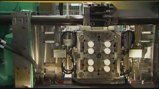 这个模具居然会旋转,怪不得做模具那么挣钱,原来设计的好…