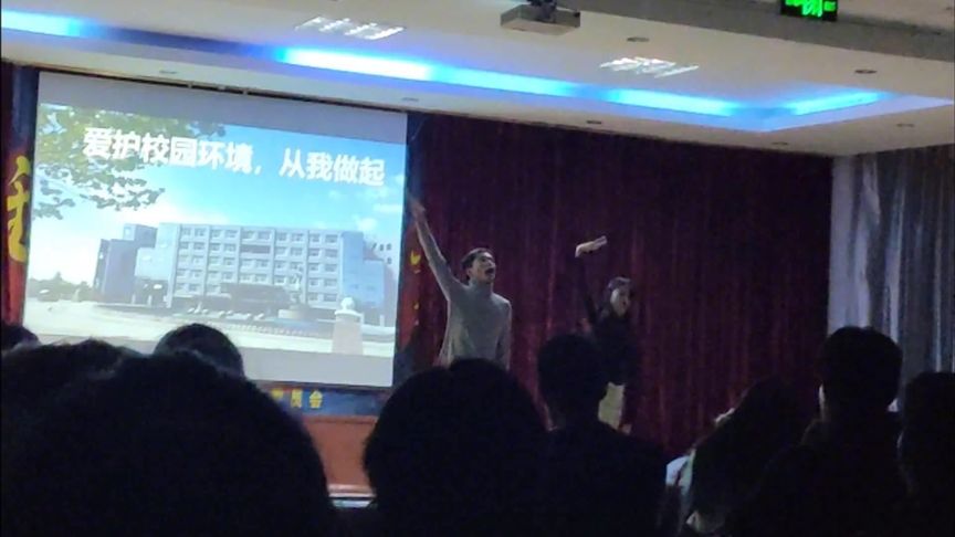 大学晚会实况—维吾尔族同胞舞蹈表演