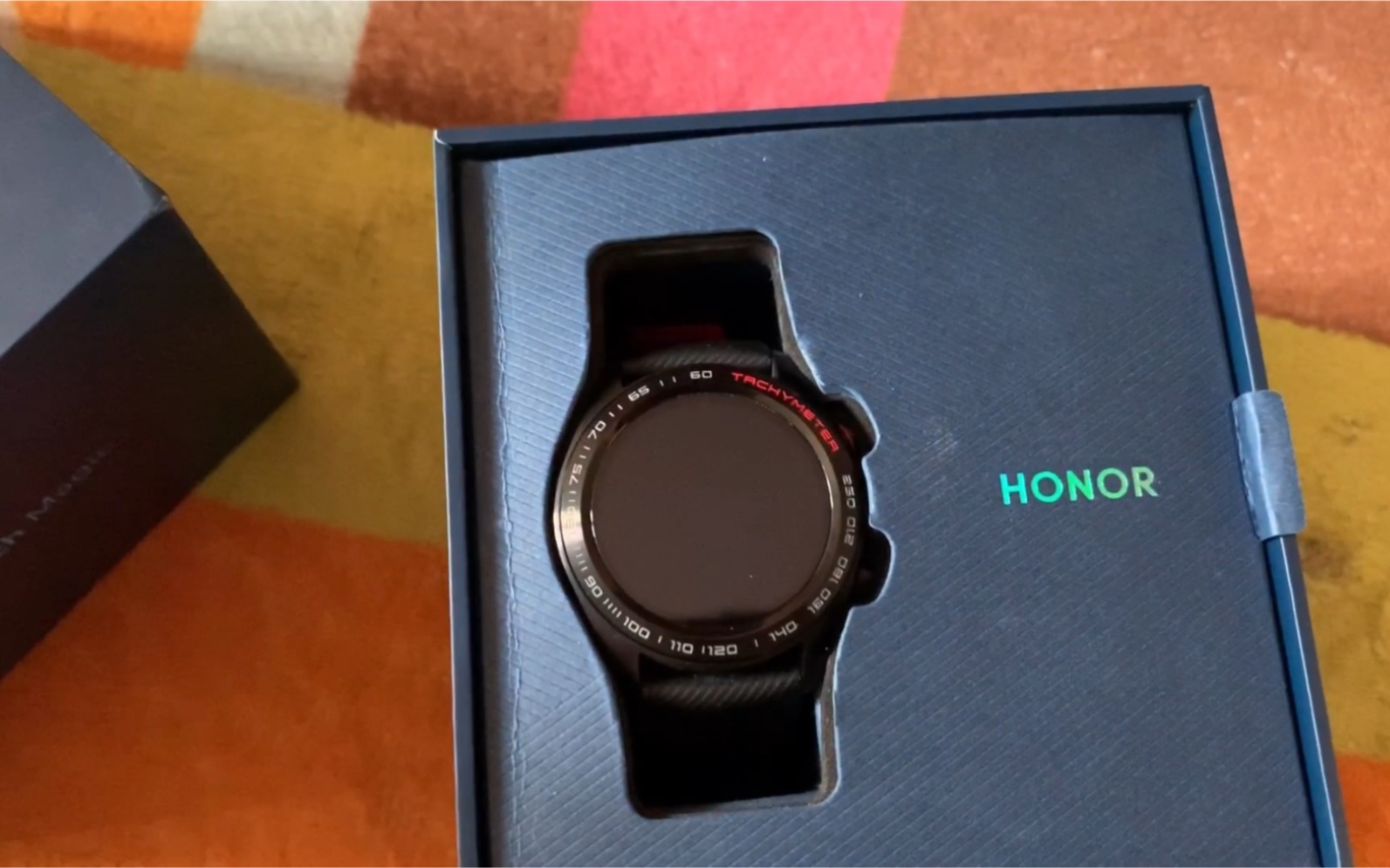 小伙闲鱼购入荣耀智能手表 简单开箱 目测应该不亏