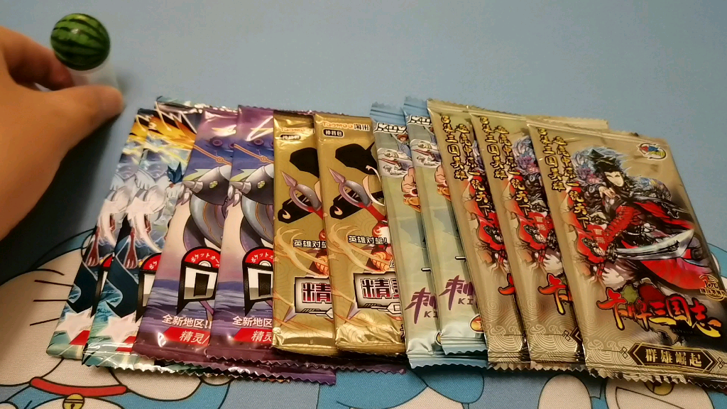 【西瓜瓜玩卡拆包】抽卡技巧之看透气孔,卡游,卡盟,小青蛙,小孔龙,小...