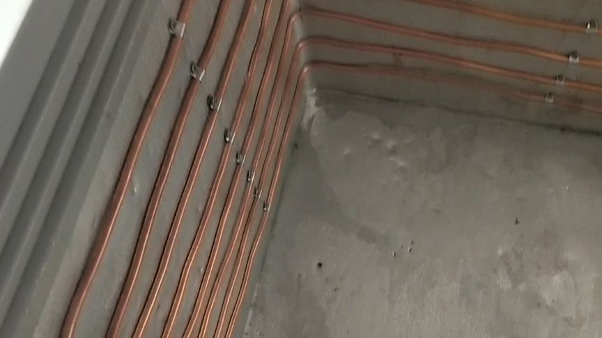 冰柜内漏手工盘铜管。