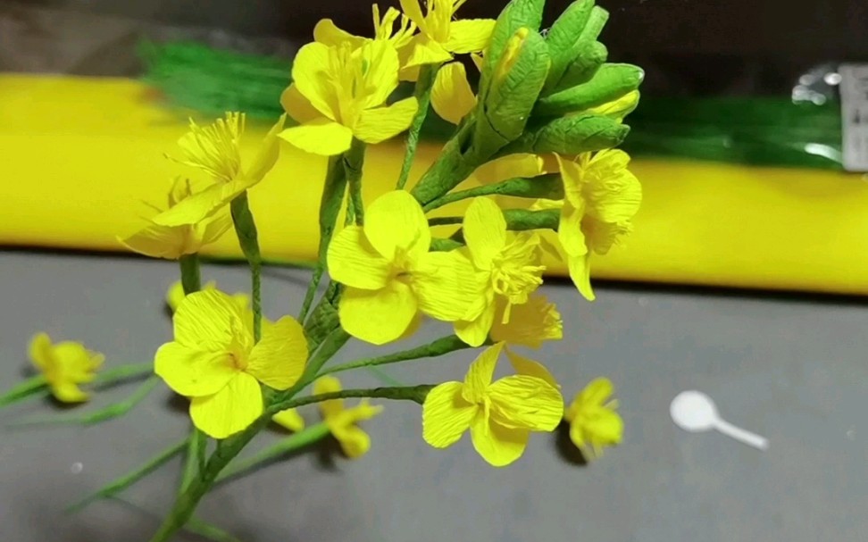 手工油菜花教程1,皱纹纸制作油菜花