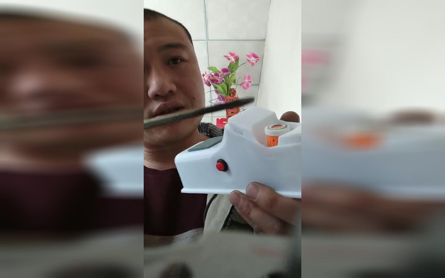 磨刀器换砂轮视频