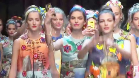 一场完美的走秀表演,不一样的时尚视觉盛宴!