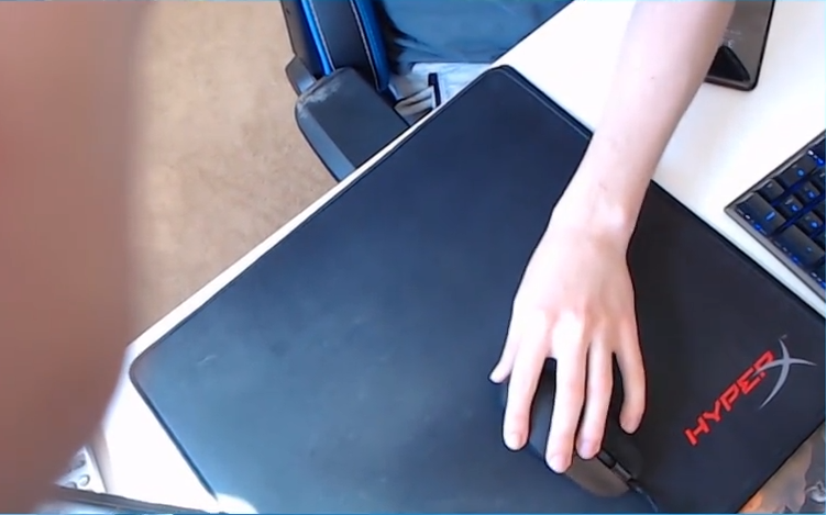 【Shroud】[中文字幕]大佬展示自己日常玩游戏鼠标怎么用,系统:亲爱的...