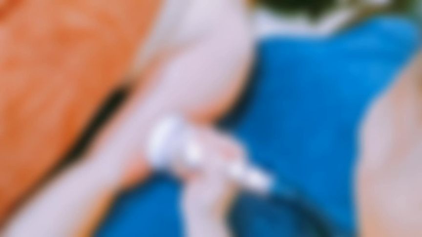 经常疏通手臂经络,可以起到缓解手臂胀痛、酸痛的作用