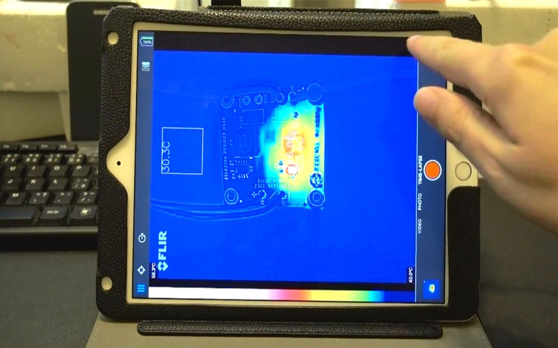 使用FLIR ONE PRO使用热像仪连接延长线检查PCB(原版无字幕介意...