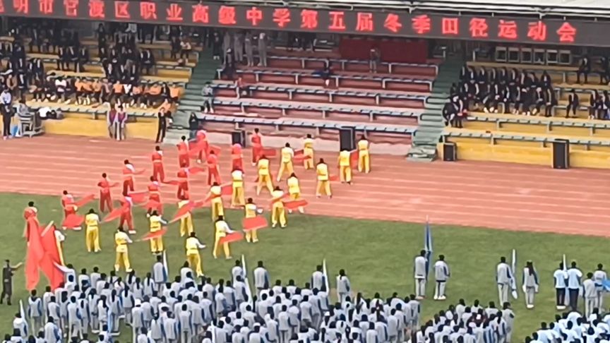 学校冬季田径运动会开幕式,青春活泼阳光的少年们,舞动青春!