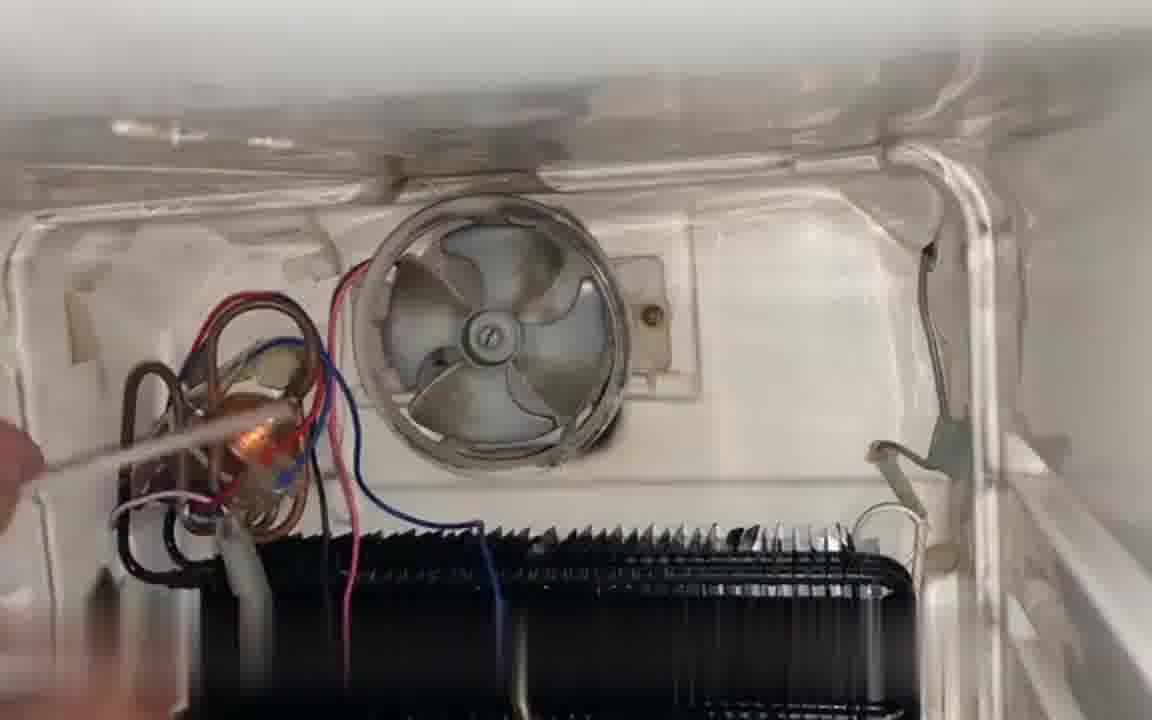 美菱冰箱雅典娜冷冻室老是结冰怎么办—12点23分,这个根本不是什么...