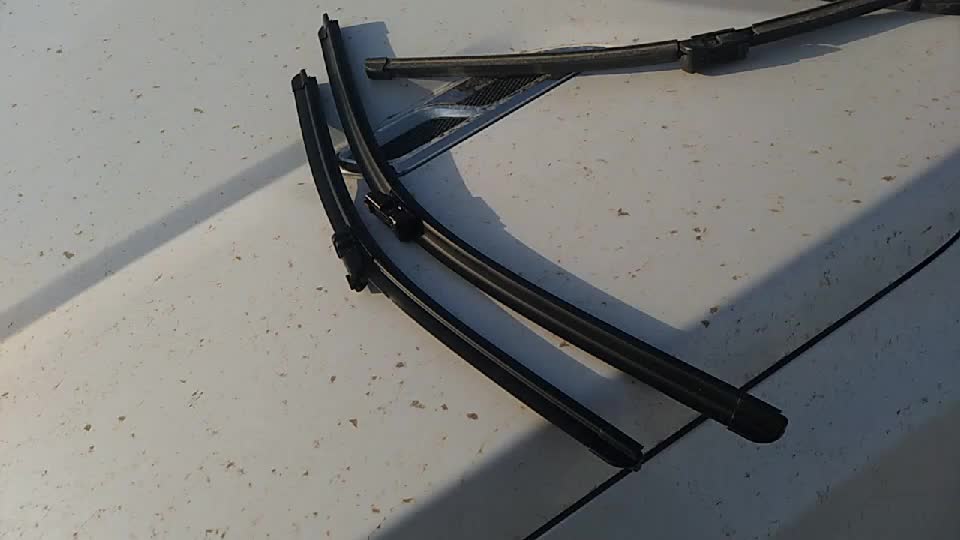 懂车帝,懂生活长安cs75新旧雨刷器片合影留念