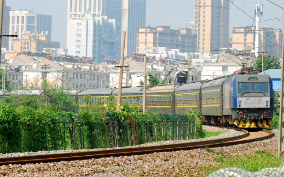 【济局最后的绿皮车】济局济段HXD3C 0381牵引K8306菏泽-威海出...