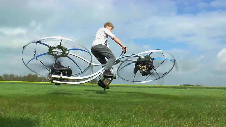 英国小伙发明简易飞行器,真能飞起来,还自带唬人烟花特效