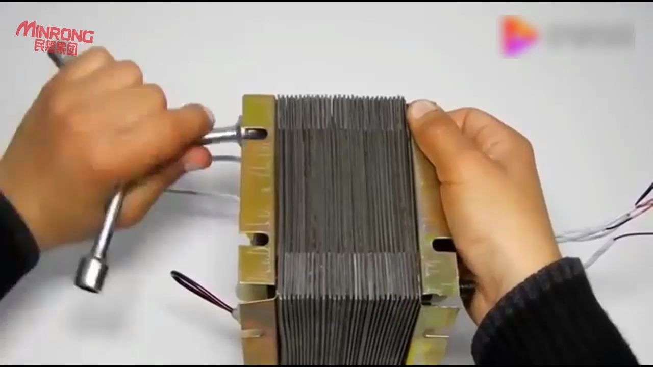 变压器绕线怎样做?民熔电气大牛的变压器绕线视频细节满满(3)