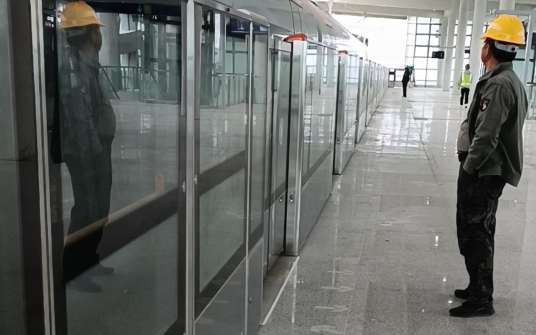 滁州新建的地铁,正在空车试运行。