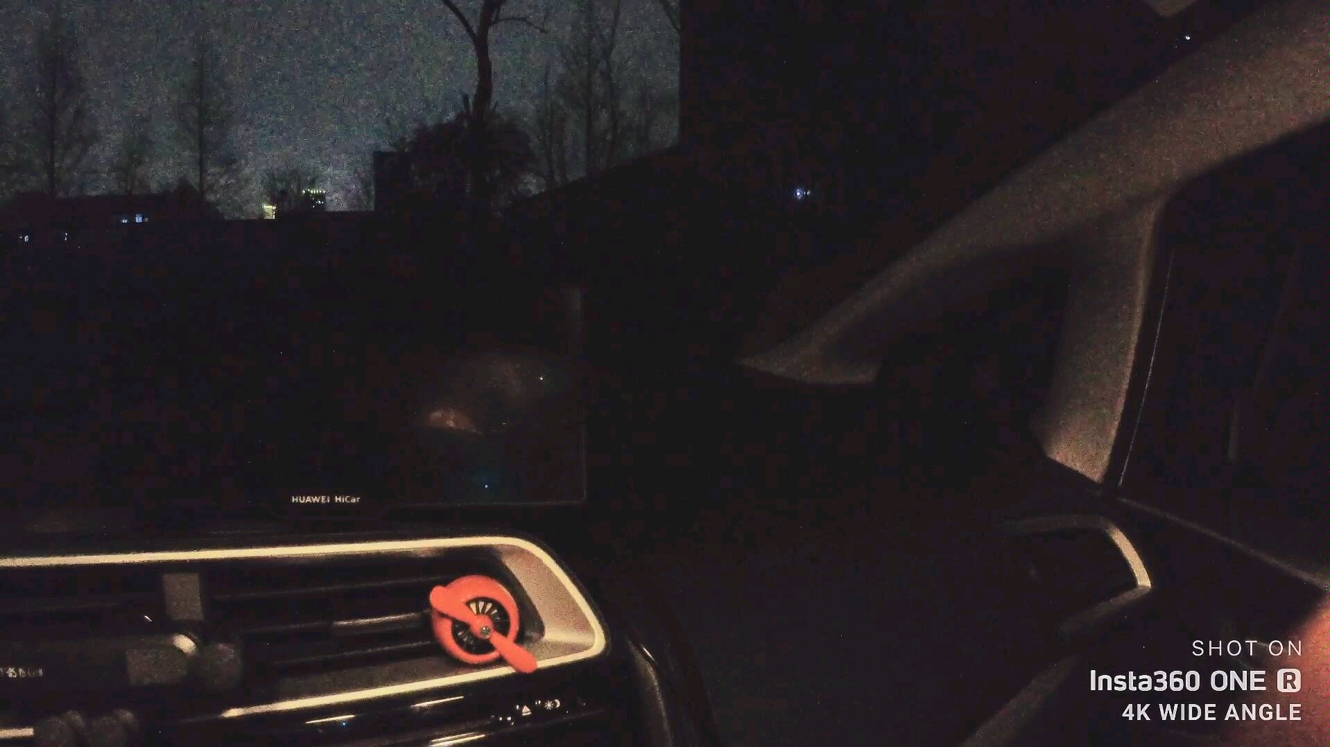 华为车载智慧屏,搜狗地图AR导航,连接车载盯盯拍。
