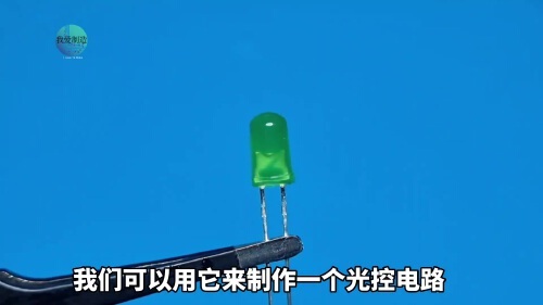 用LM393电压比较器,制作简单的光控LED灯,与路灯原理完全一致