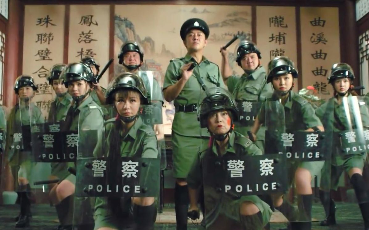 搞笑电影:现代士兵穿越到古代,用现代装备完败会武功的坏人