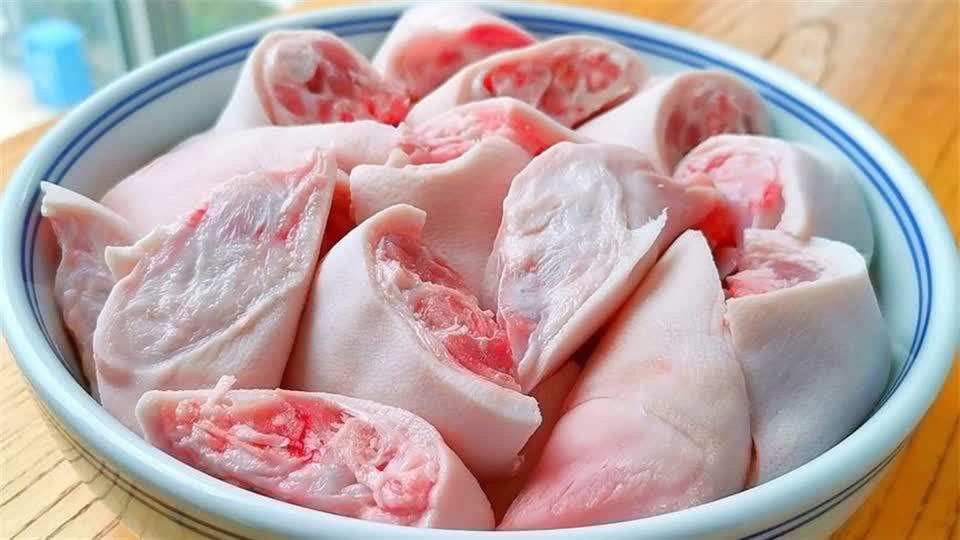 猪脚别红烧了,教你懒人做法,配料简单味道足
