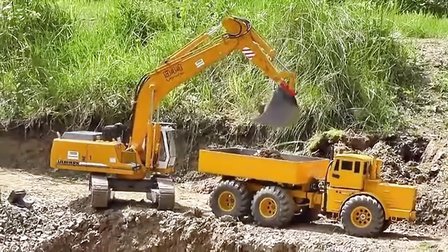 【超酷】国外团队RC遥控模型车打造超仿真模拟工程队
