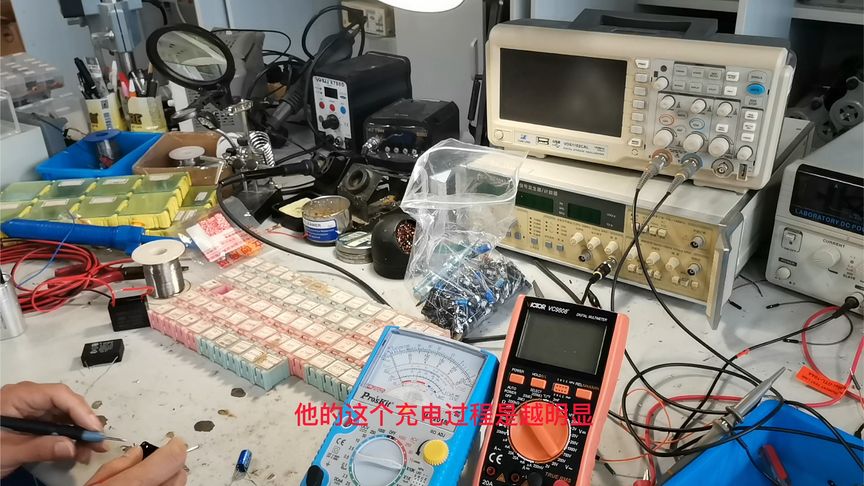 用指针万用表测电容好坏,新手维修电器必备的基础。