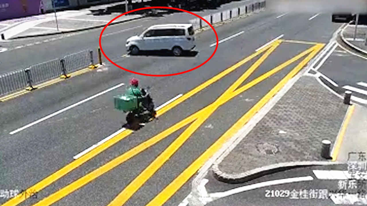 求罚得罚!司机拒逆行被乘客投诉:交警追罚20多辆车,缺口被封死