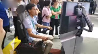 2019世界移动通信大会上海站华为展厅的5G无人矿山的远程挖