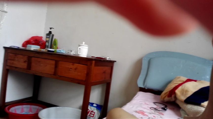 还差25块钱电费,房东说再不交,直接让我滚蛋