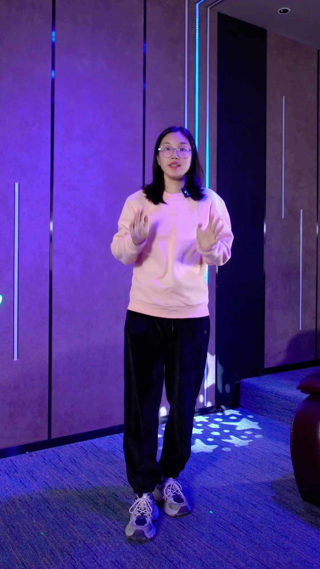 观影” 与 “K 歌” 应该怎么选? “家庭影院 KTV 的设备需平衡 “观影...