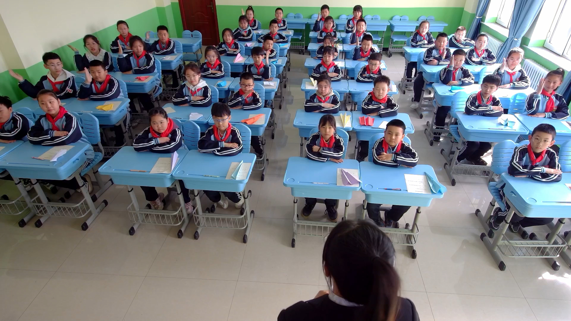 主题班会拥抱自信 相信自己