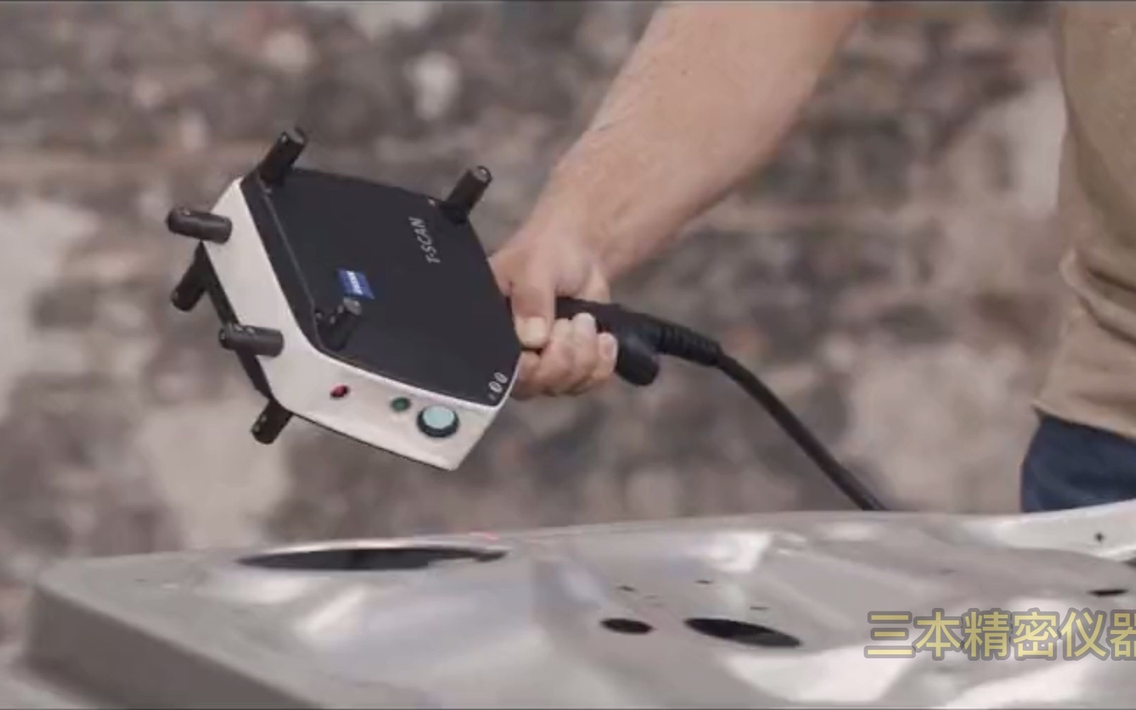 手持激光3d扫描仪具有非接触式和接触式扫描测量功能