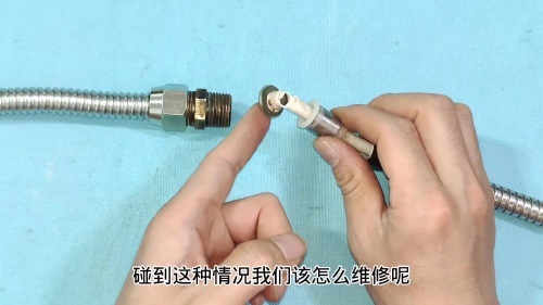 都来看看,毛细管破了个洞怎么接水管?方法简单,不用请师傅维修