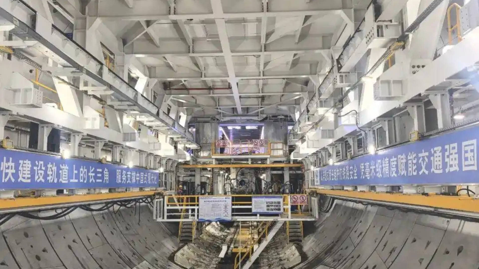 惊叹!这条高铁将有14公里在长江水下飞驰,从上海延伸到成都